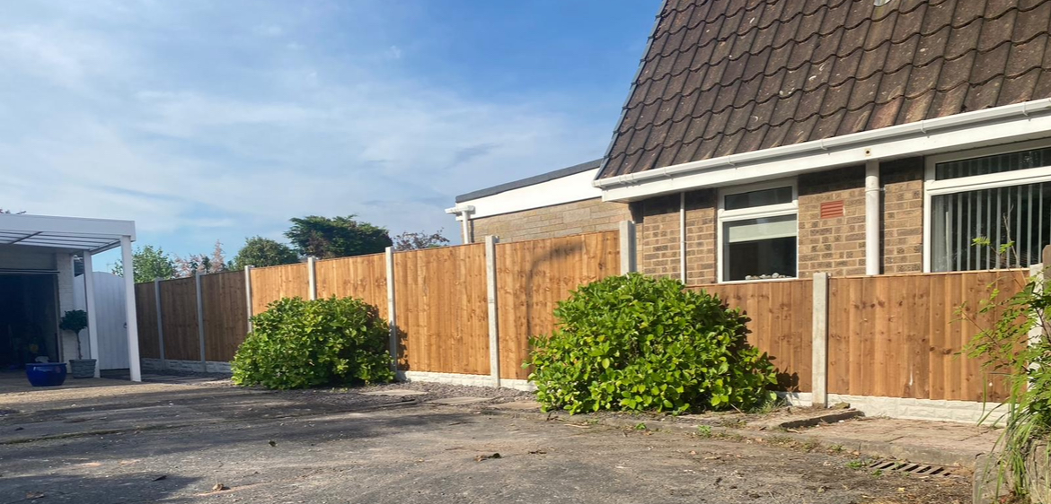 Supply and fit concrete and Featheredge fencing - Liverpool One Fencing